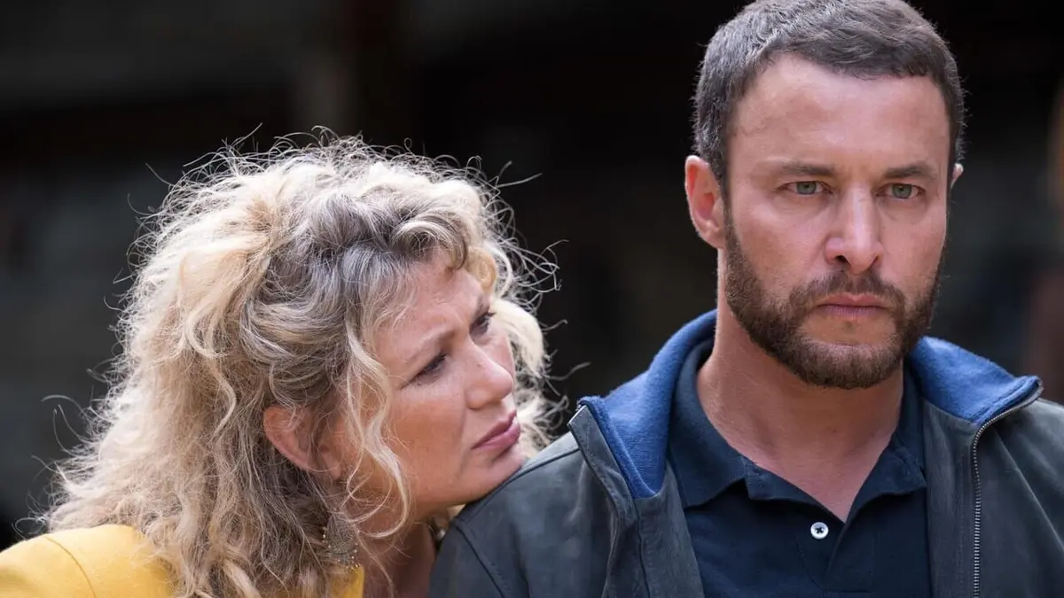 Candice Renoir Des bonbons ou la vie (Série) où regarder TV, Replay ...