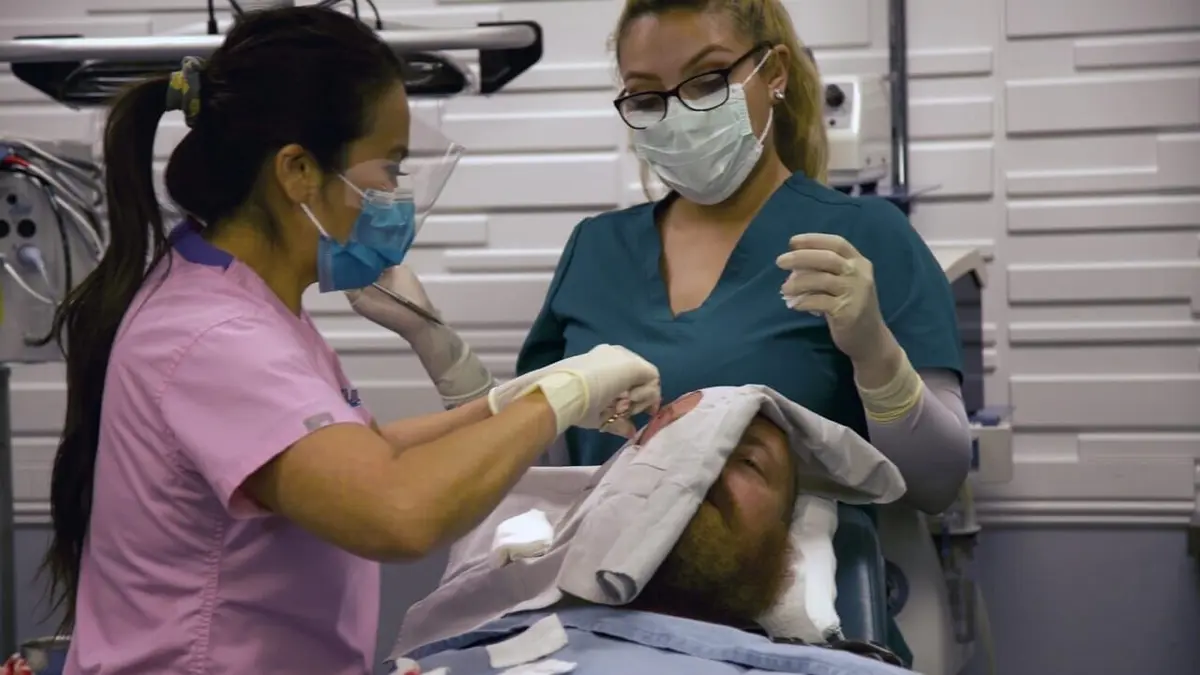 Dr Pimple Popper Sacré bouton ! (Documentaire) • Programme TV & Replay