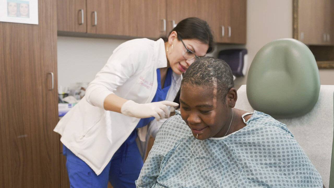 Mes cheveux me prennent la tête S01E03 Le psoriasis de Barbie ...