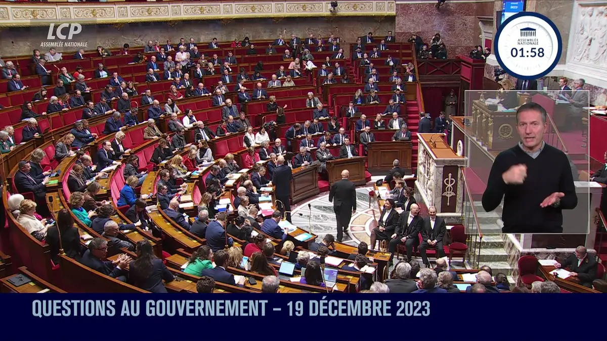 La Chaîne parlementaire replay du 19/12/2023 : Questions au ...