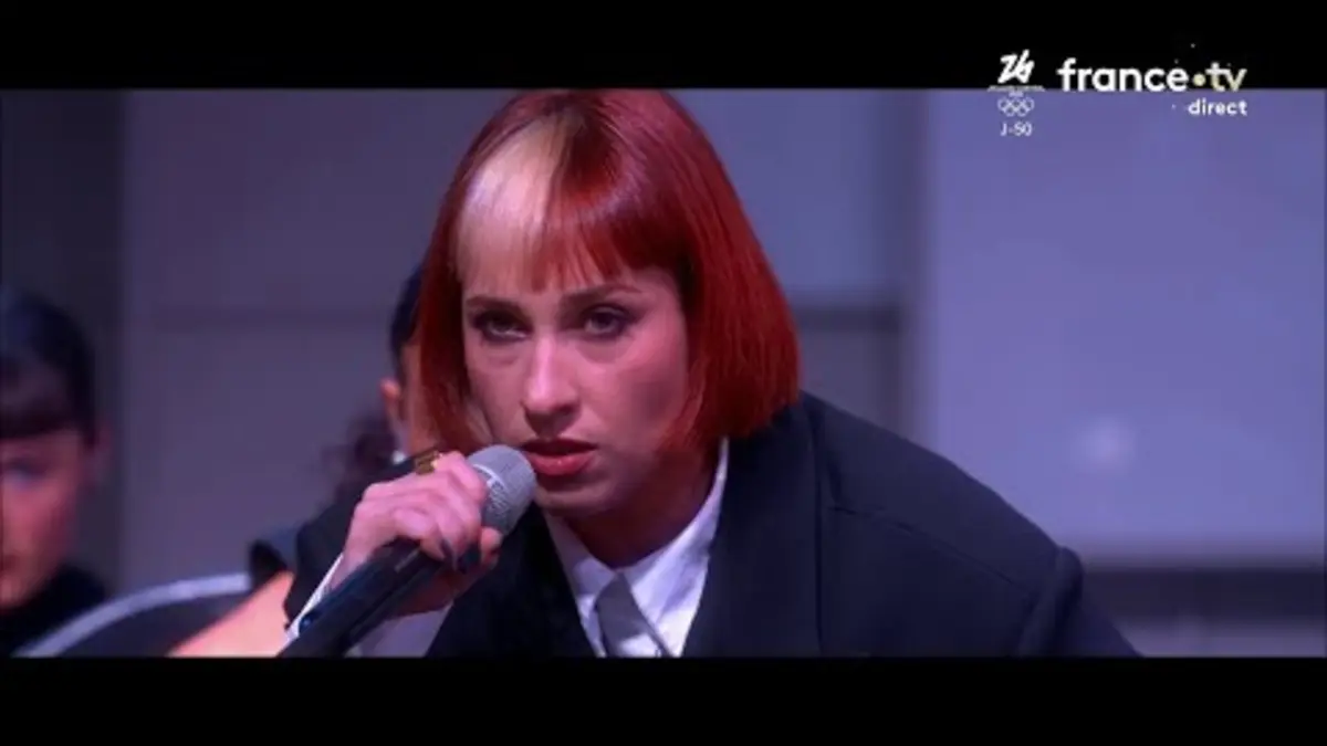 C à vous replay du 18/12/2025 : “Virile” en live par Suzane