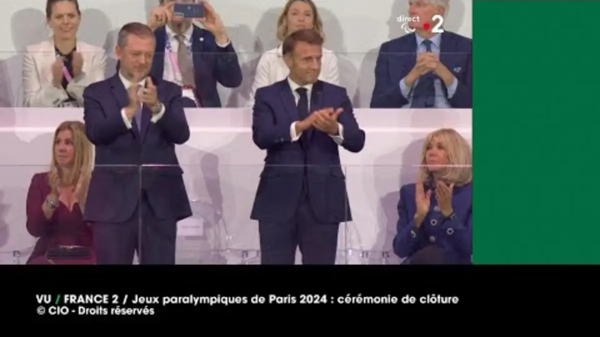 Vu replay du 09/09/2024 : VU du 09/09/2024 : Macron, la bronca