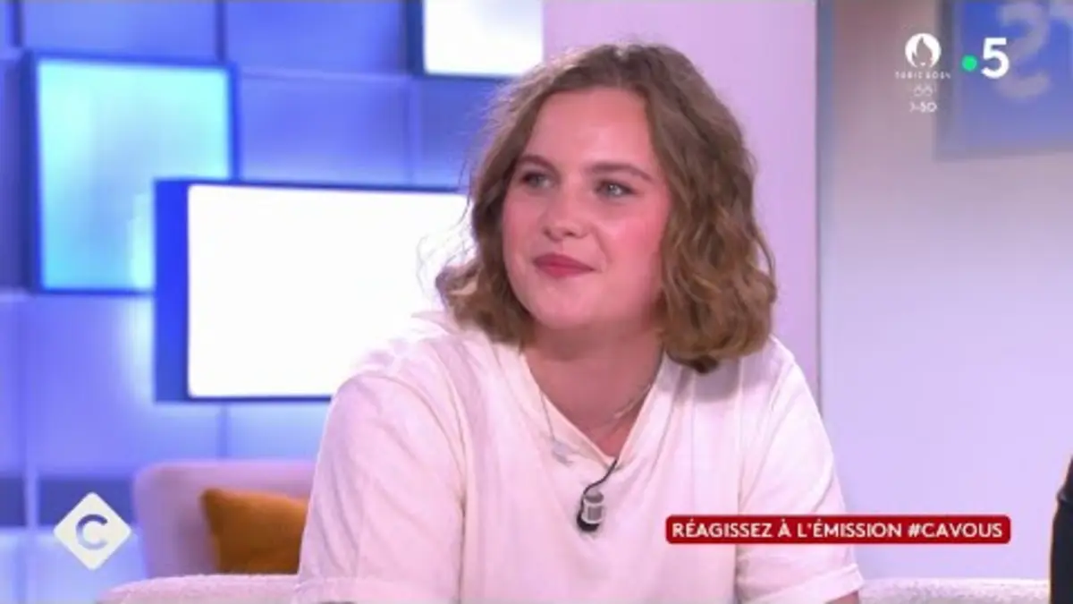 Replay C à vous du 06/06/2024 : La voix singulière d’Emma Peters - C à Vous - 06/06/2024