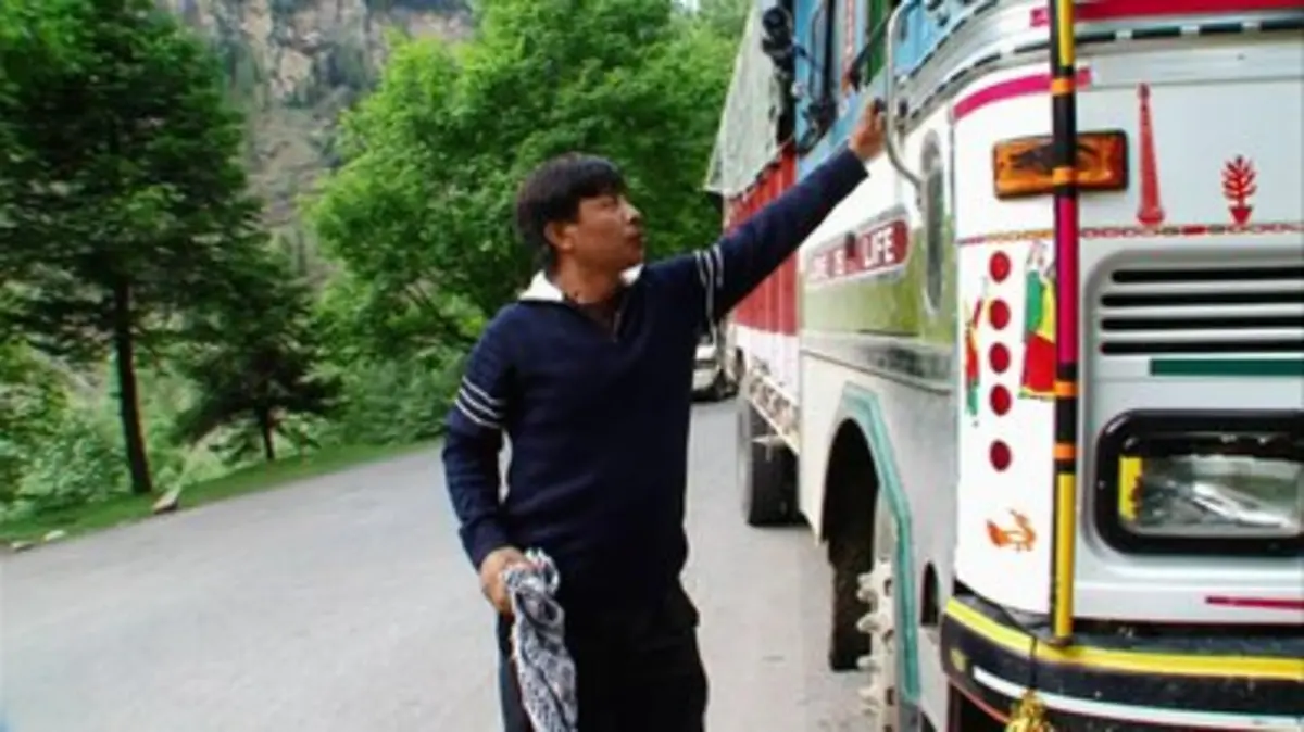 Replay TF1 du 20/12/2024 : Le Convoi de l'extrême : la route de l ...