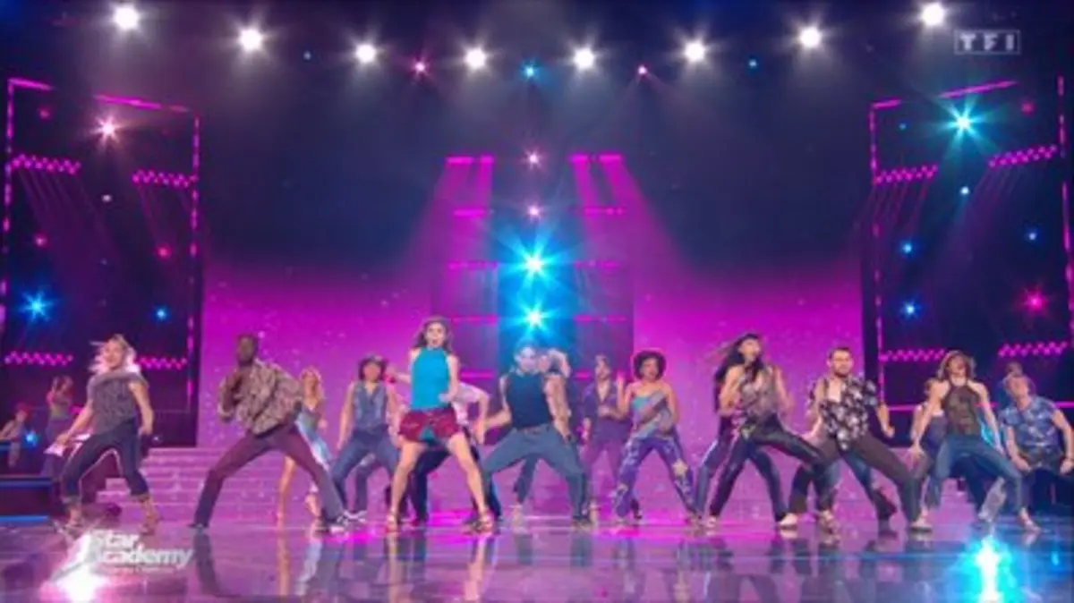 Replay Star Academy du 13/01/2024 : Star Academy 2023 - La troupe Mamma Mia ! chante un medley ...