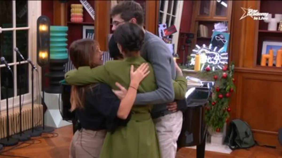 Replay Star Academy du 07/12/2023 : Star Academy 2023 - "Un rien et je pleure" : Lucie vient à ...