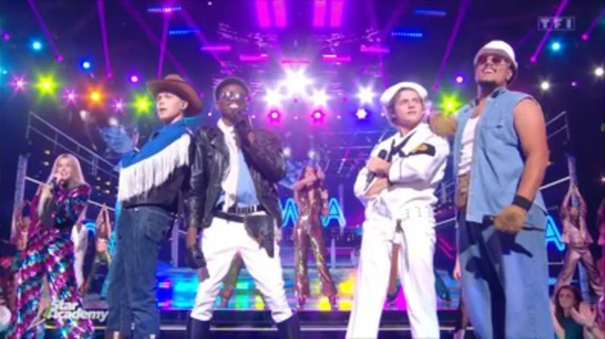 Replay Star Academy du 19/10/2024 : Star Academy 2024 - Nikos et les élèves réalisent un medley ...