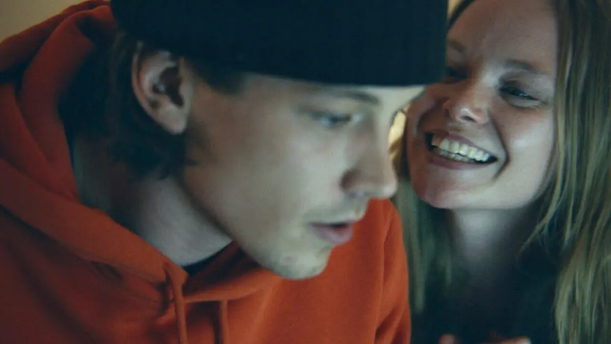 Threesome S02E01 (Série) • Programme TV & Replay